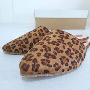 Easy Spirit | Shoes | Easy Spirit Leopard Closed Pointed Toe Slides ...